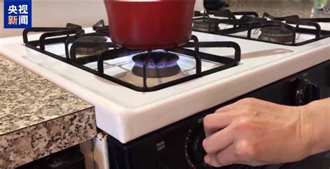 ລາ ຄາ ພະ ລັງ ງານ ຖີບ ສູງ ຂຶ້ນອີກ ຄອບ ຄົວ ທຳ ມະ ດາຂອງ ອັງ ກິດ ມີ ຄວາມ ກົດ ດັນ ຫຼາຍ ຂຶ້ນ