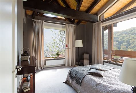 Фото интерьера зоны спальни отеля в стиле неоклассика