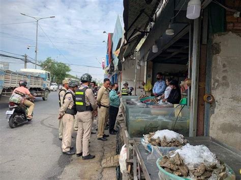 អាជ្ញាធរខណ្ឌទួលគោក ទុកពេល៣ខែ ដល់អ្នកលក់គ្រឿងសមុទ្រនៅត្រឡោកបែក ឱ្យប្ដូររកទីតាំងថ្មី Cnc News