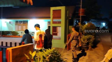Nyaris Diamuk Massa Sepasang Muda Mudi Di Padang Digerebek Warga Diduga Mesum Di Kamar Kos