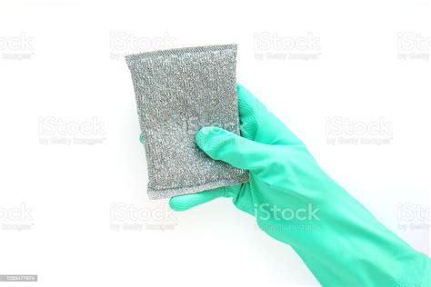 흰색 배경에 세척실버 메탈릭 스폰지와 파란색 고무 장갑에 손 청소 개념 개념에 대한 스톡 사진 및 기타 이미지 개념 건강