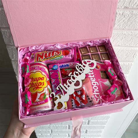 Солодкий подарунковий бокс для дівчинки на день народження фото