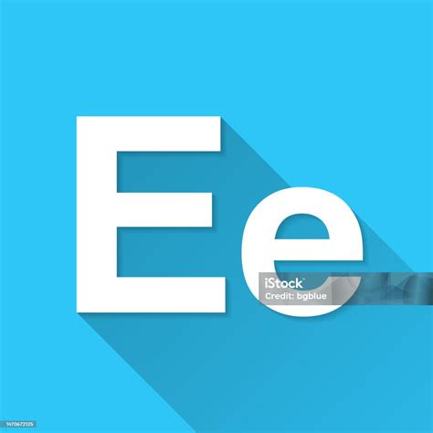 문자 E 대문자와 소문자 파란색 배경에 아이콘 긴 그림자가 있는 평면 디자인 알파벳 E에 대한 스톡 벡터 아트 및 기타 이미지