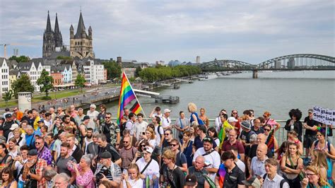 Christopher Street Day Über eine Million Besucher bei CSD Parade in Köln