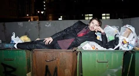 Самое первое видео штрэбуха вышел на помойку за находками Смотреть онлайн в поиске Яндекса