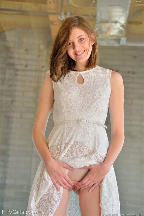 Beautiful Pussy Displayed By Skirt Lift Jistickly007