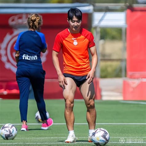 韩国国脚李刚仁这个大腿肌肉可以啊。有天赋，又努力