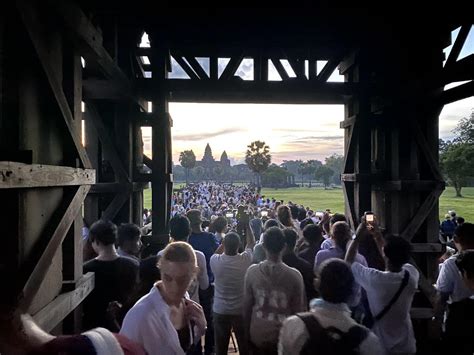 ព្រឹត្តិការណ៍«សមរាត្រីនៅប្រាសាទអង្គរ កំពុងបញ្ចេញពន្លឺយ៉ាងចិញ្ចែងចិញ្ចាច