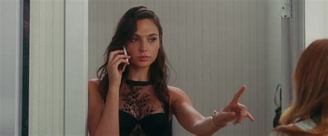 Nackte Gal Gadot In Keeping Up With The Joneses
