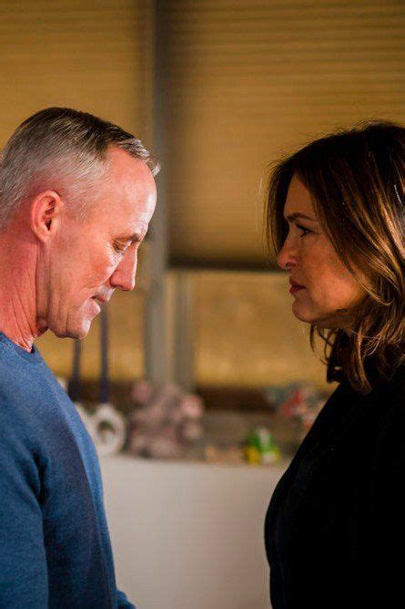 Olivia Bensons Steamiest Relationships On Law Order Svu Law And Order Olivia Benson Steamy