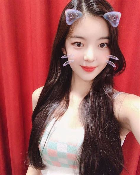 Pin By 𝓖𝓪𝓵𝓪𝔁𝔂 On Itzy Itzy Instagram Update Lia