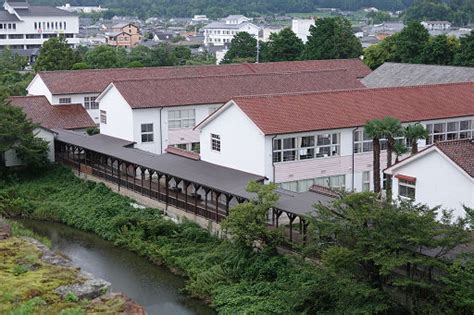 お城の中の現役木造校舎 篠山小学校 兵庫県丹波篠山市北新町 Pochi の あ満腹