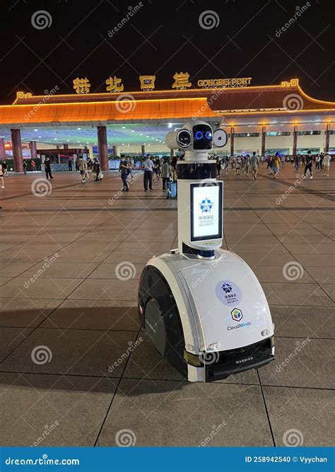 China Zhuhai Gongbei Port Border Gate Artificial Intelligence Security Guards Advertising Robot