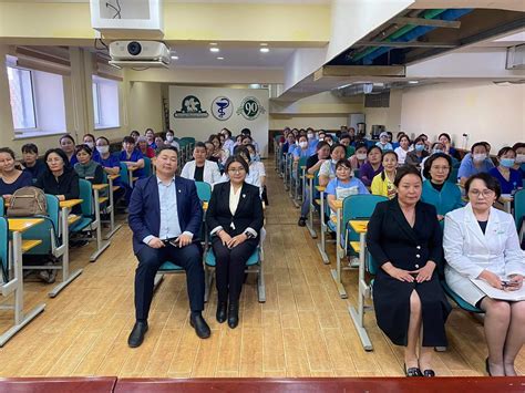 Эмч эмнэлгийн ажилтнууд гүйцэтгэлд суурилсан цалин хөлсний тогтолцоог эсэргүүцэж байна