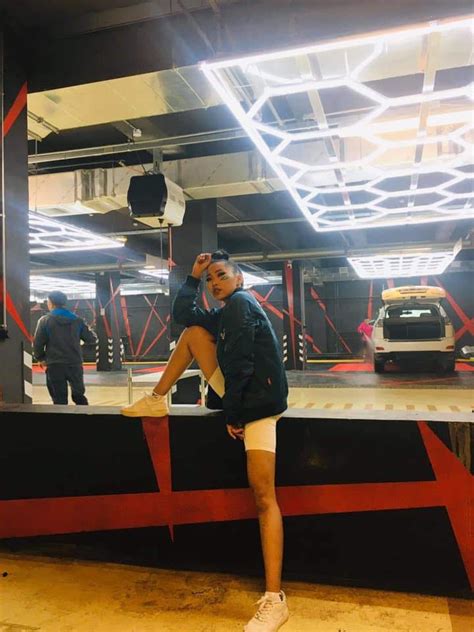 The One ЭМЭГТЭЙ Ихэнх хувцас дизайнерууд хувцас сайхан харагдах гол ид шид өнгө түүний