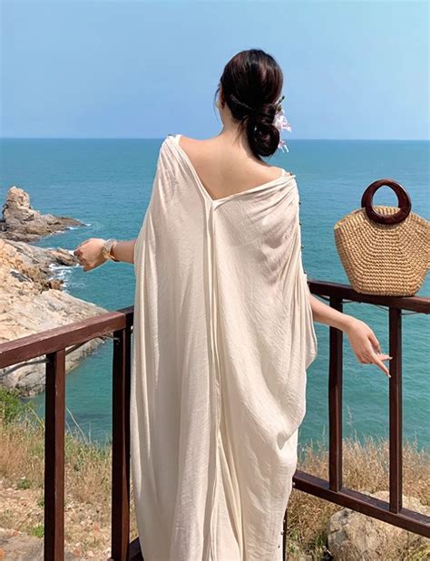 헤이로그 브이넥 여신 촬영용 드레스 오버핏 루즈핏 군살커버 체형커버 비치 해변 바다 휴양지 바캉스 룩 코디 추천 오프숄더 레이어드룩 레이어드 비치웨어 로멘틱 롱 원피스