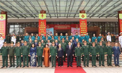 Chủ Tịch Nước Lương Cường Trao Tặng Huân Chương Hồ Chí Minh Cho Dân
