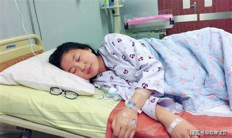 分娩时产力不足，宝宝头部被挤压成“发髻头”，宝妈看到想哭！子宫