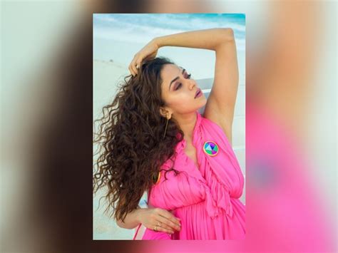 Hotness Overloaded अमृता खानविलकरचा मालदिवमध्ये बोल्ड अन् स्टनिंग लूक पहा तिचे घायाळ करणारे