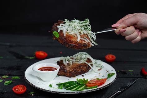 야채 Lavash 아름다운 프리젠 테이션 및 검은 색 배경에 제공되는 Shish 케밥 메뉴 0명에 대한 스톡 사진 및 기타 이미지 Istock