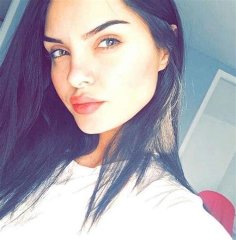 9 Hot Sexy Evon Wahab Bikini Pics