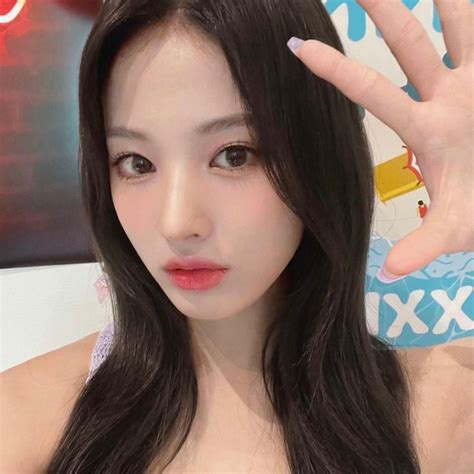 Choi Yunjin Jinni Nmixx Selca Icon Pfp Kpop I Love Girls Icon Divine Feminine