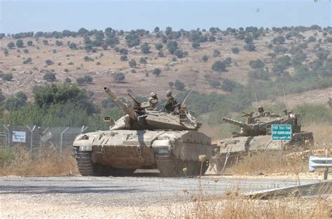Merkava Mk Iid And An Older Variant Behind It R Tankporn