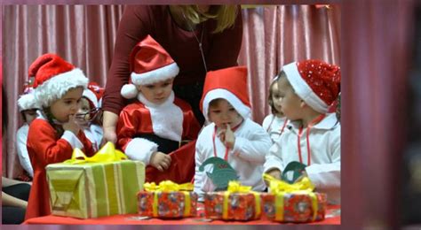 ΓΙΟΡΤΗ ΧΡΙΣΤΟΥΓΕΝΝΩΝ ΠΑΙΔΙΚΟΥ ΣΤΑΘΜΟΥ ΚΟΛΙΝΔΡΟΥ 2015 Youtube