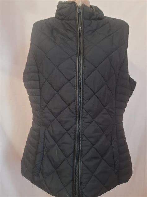 Жіноча жилетка безрукавка — ціна 48 грн у каталозі Жилетки Купити жіночі речі за доступною ціною