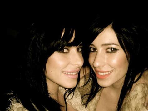 Sexy Twins 63 Pics