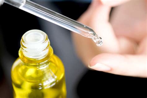 Perbedaan Essence Dan Serum Dalam Pemakaian Skincare