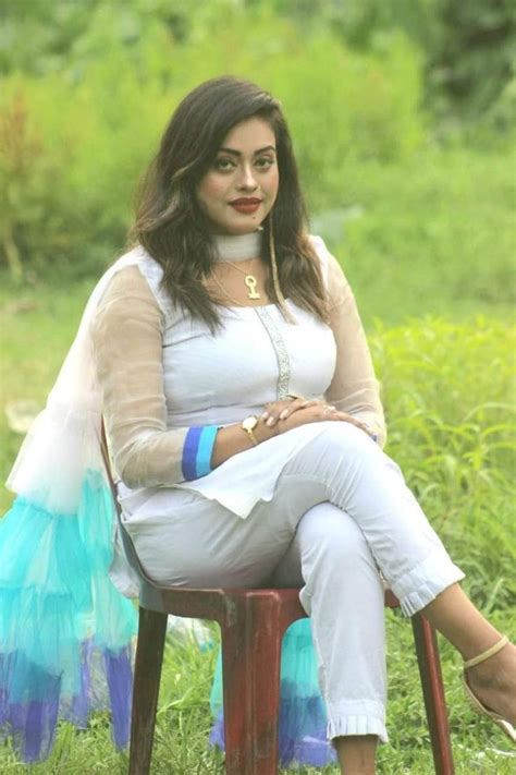 Pin By Chris Adem On Salwar Suits Punjabi Girls Salwar Pattern Beautiful Asian Girls