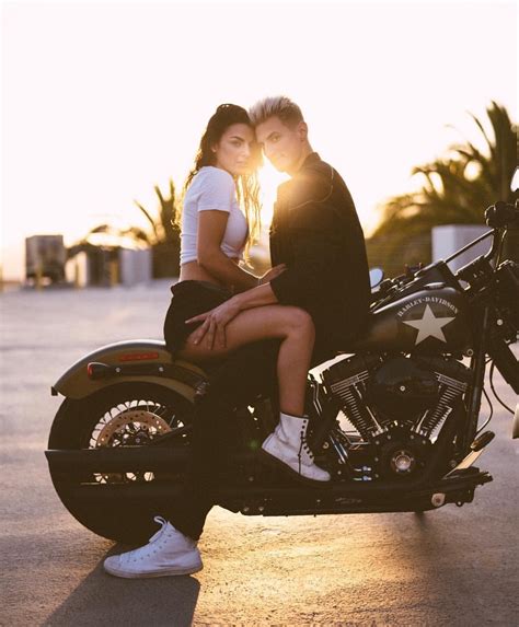 Фото на аву девушка с парнем на мотоцикле