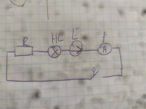 схема електричного кола що складається з послідовно зєднаних резистора лампочки джерела