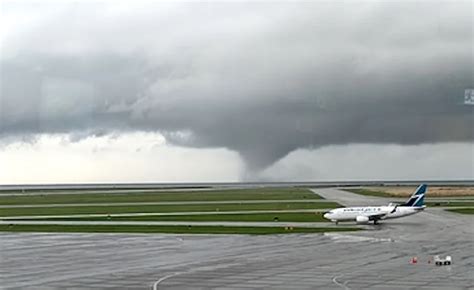 Scud Clouds Are Scary Tornado Lookalikes How To Tell Them Apart The Weather Network