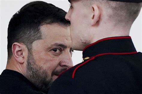 Times узнал о «разговорах шепотом на Западе о слабости Зеленского Газета Ru Новости