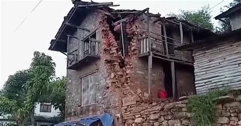 ‘네팔 강진 사망자 백 명 이상…“인명 피해 더 늘어날 수도”