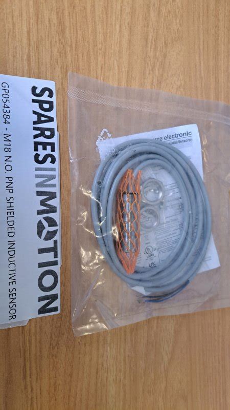 M18 No Pnp Shielded Inductive Sensor Gamesa Gp054384