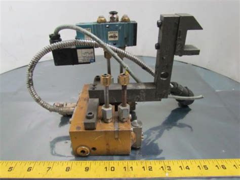 Itw Dynatec 7024 Twin Adhesive Glue Head Assembly 3 1 2 Spacing Heater And Valve