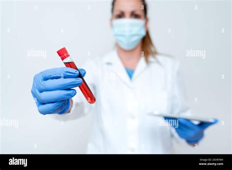 Studying Toxic Virus Analyzing Viral Discovery New Laboratory Experiments Stock Photo Alamy
