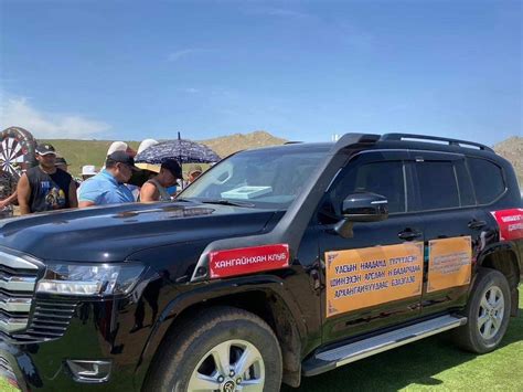 Архангайнхан Улсын арслан Н Бадарчид хүндэтгэл үзүүлж Land Cruiser 300 маркийн автомашин