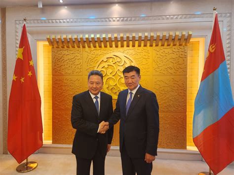 Гашуунсухайт Ганцмод боомтын хил холболтын төмөр замын ТЭЗҮ г боловсруулжээ Hunnu Mn