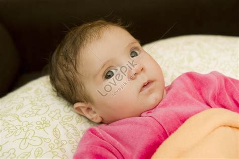 어린 아기 초상화 스튜디오 아름다운 사진 캡처 사진 무료 다운로드 Lovepik
