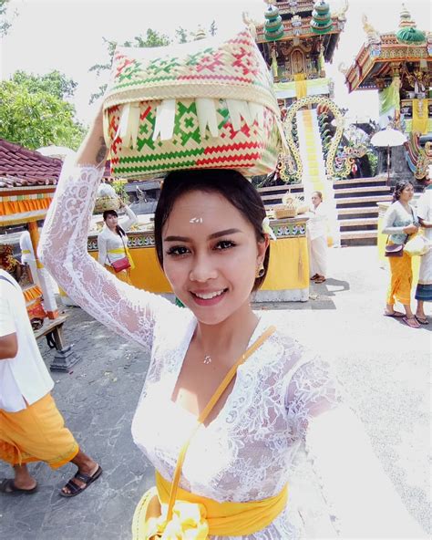 Koleksi Cewek Cantik Asal Bali Yang Sempat Viral Dengan Video Panas ReRe Cantik