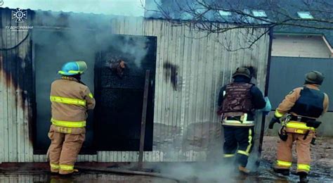 На Київщині ДСНС гасить пожежі які виникли через падіння збитих ракет