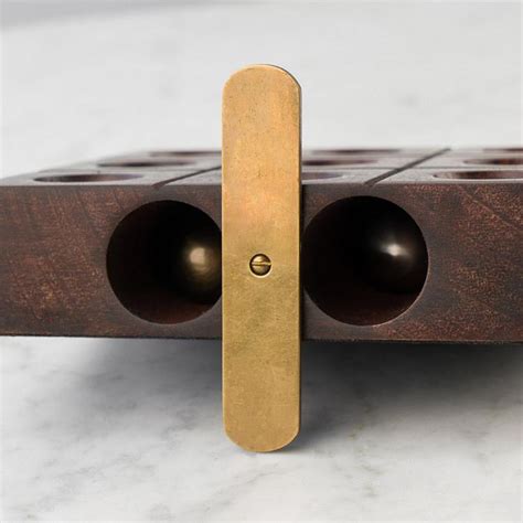 Крестики нолики Tic Tac Toe Game With Marbles Home Concept