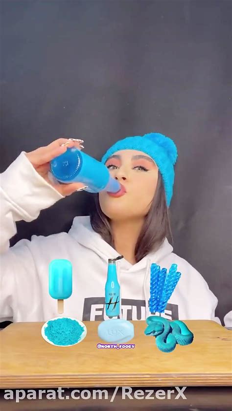 خوردن خوراکی های آبی