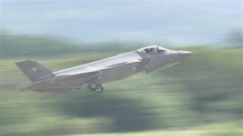 【速報・追記】青森空港に緊急着陸の戦闘機2機のうち1機が離陸 Tbs News Dig