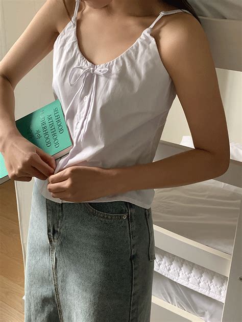 나이니 러프유 리본 셔링 뷔스티에 끈나시 블라우스