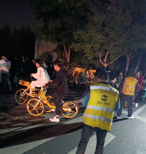 郑州大学生集体夜骑到开封火了，跨城的共享单车该怎么办要闻科技频道首页财经网 Caijingcomcn